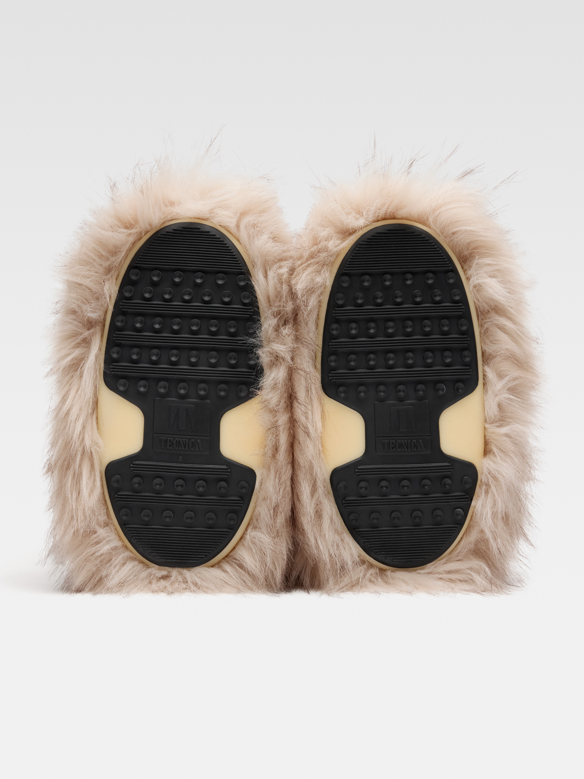 The Jacquemus Yeti Moon Boot, White | JACQUEMUS UAE