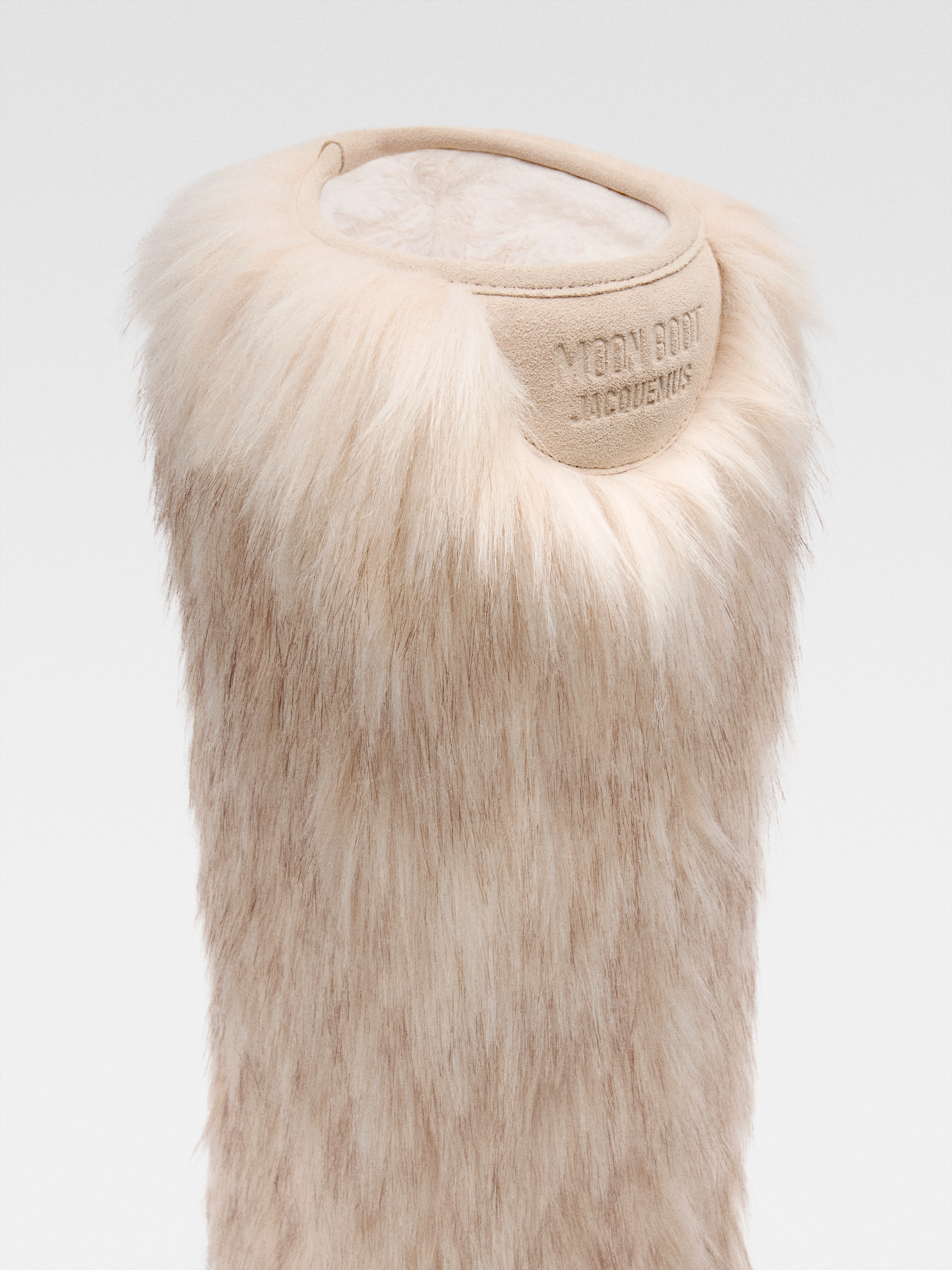 The Jacquemus Yeti Moon Boot, White | JACQUEMUS UAE